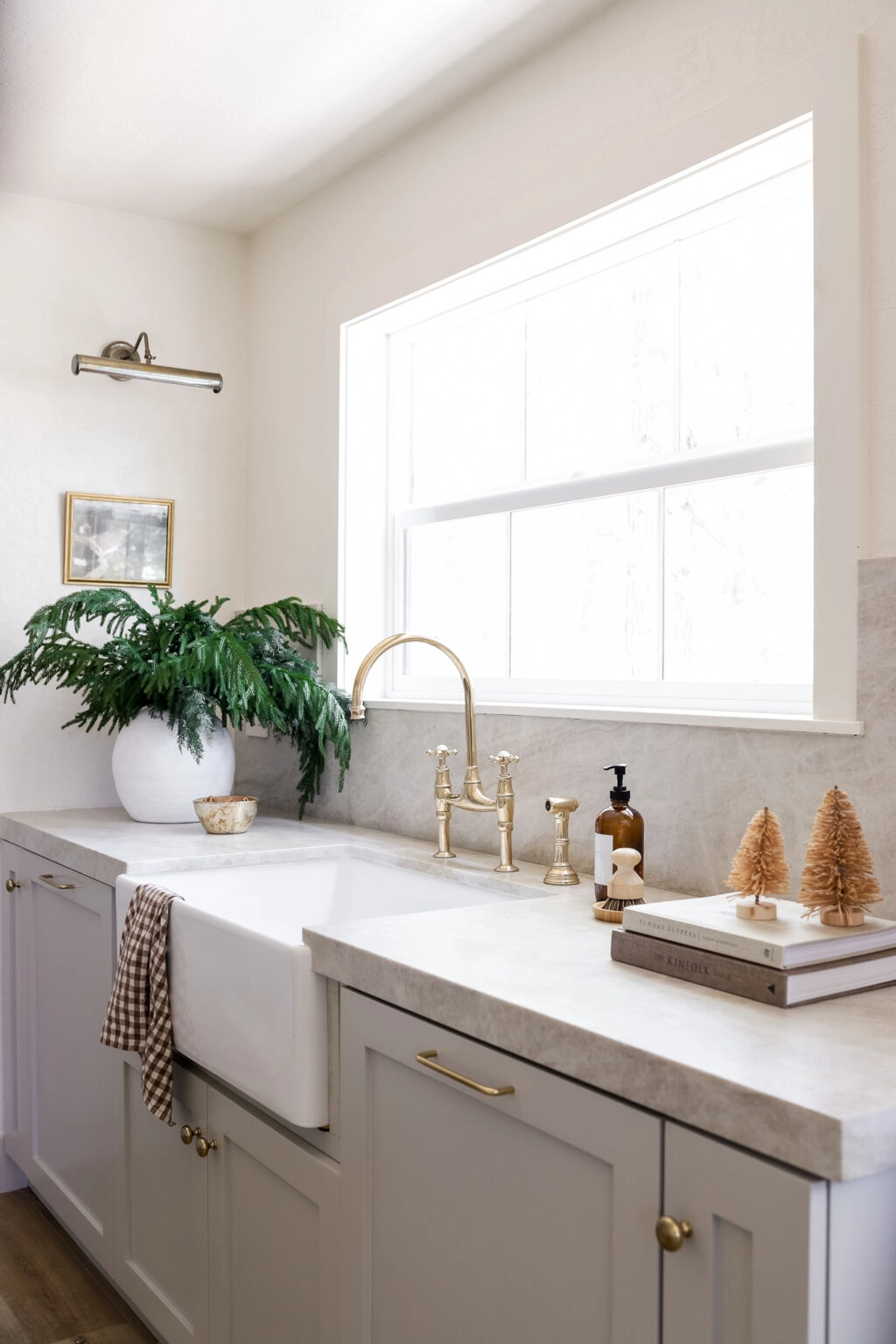 Simple Ways to Style Your Kitchen for Christmas – Halfway Wholeistic