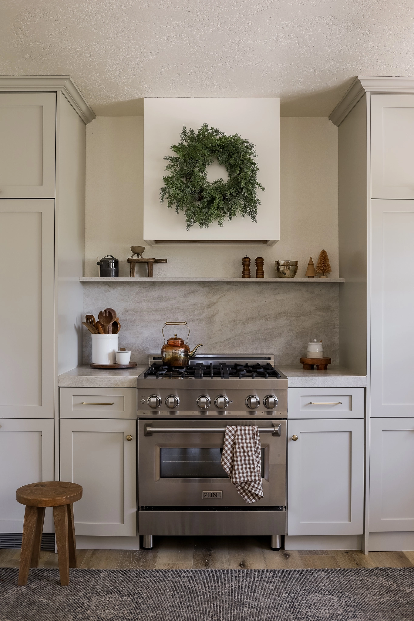 Simple Ways to Style Your Kitchen for Christmas – Halfway Wholeistic
