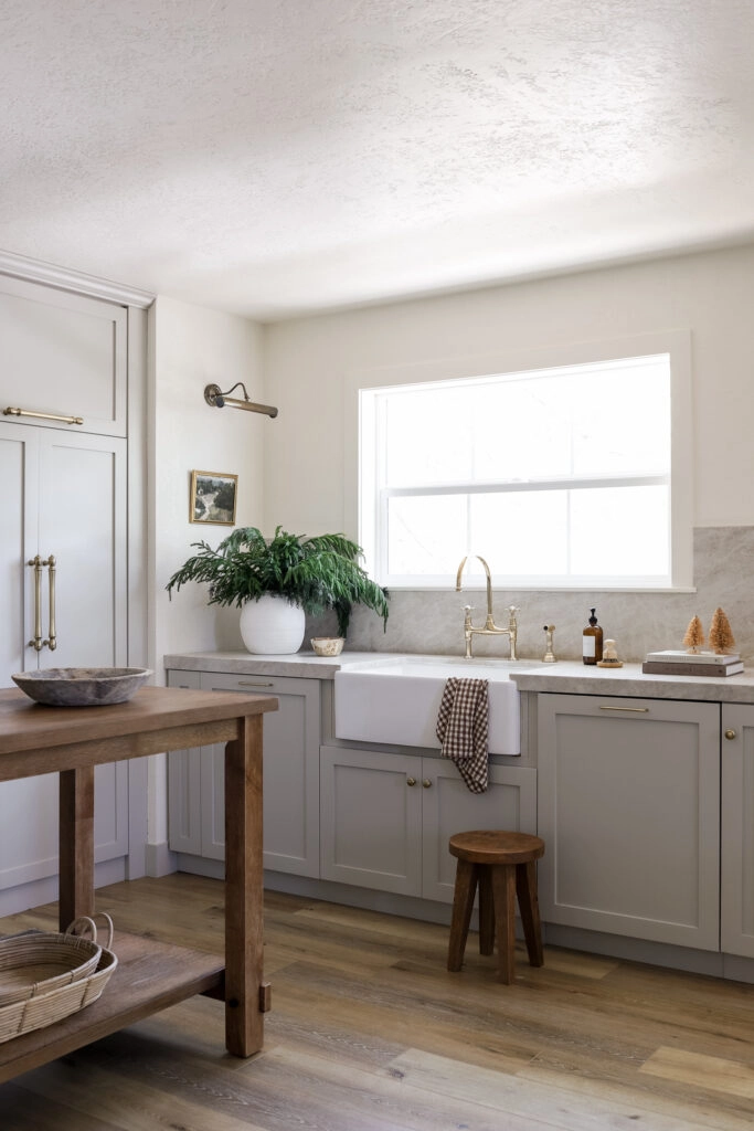 Simple Ways to Style Your Kitchen for Christmas – Halfway Wholeistic