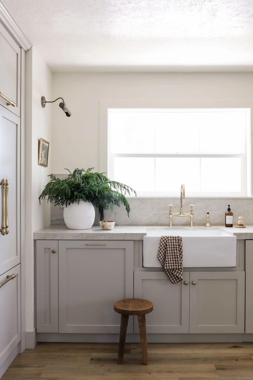 Simple Ways to Style Your Kitchen for Christmas – Halfway Wholeistic